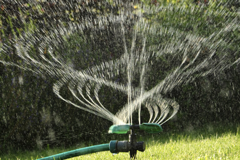 Câte tipuri de aspersoare există? - Irigarden